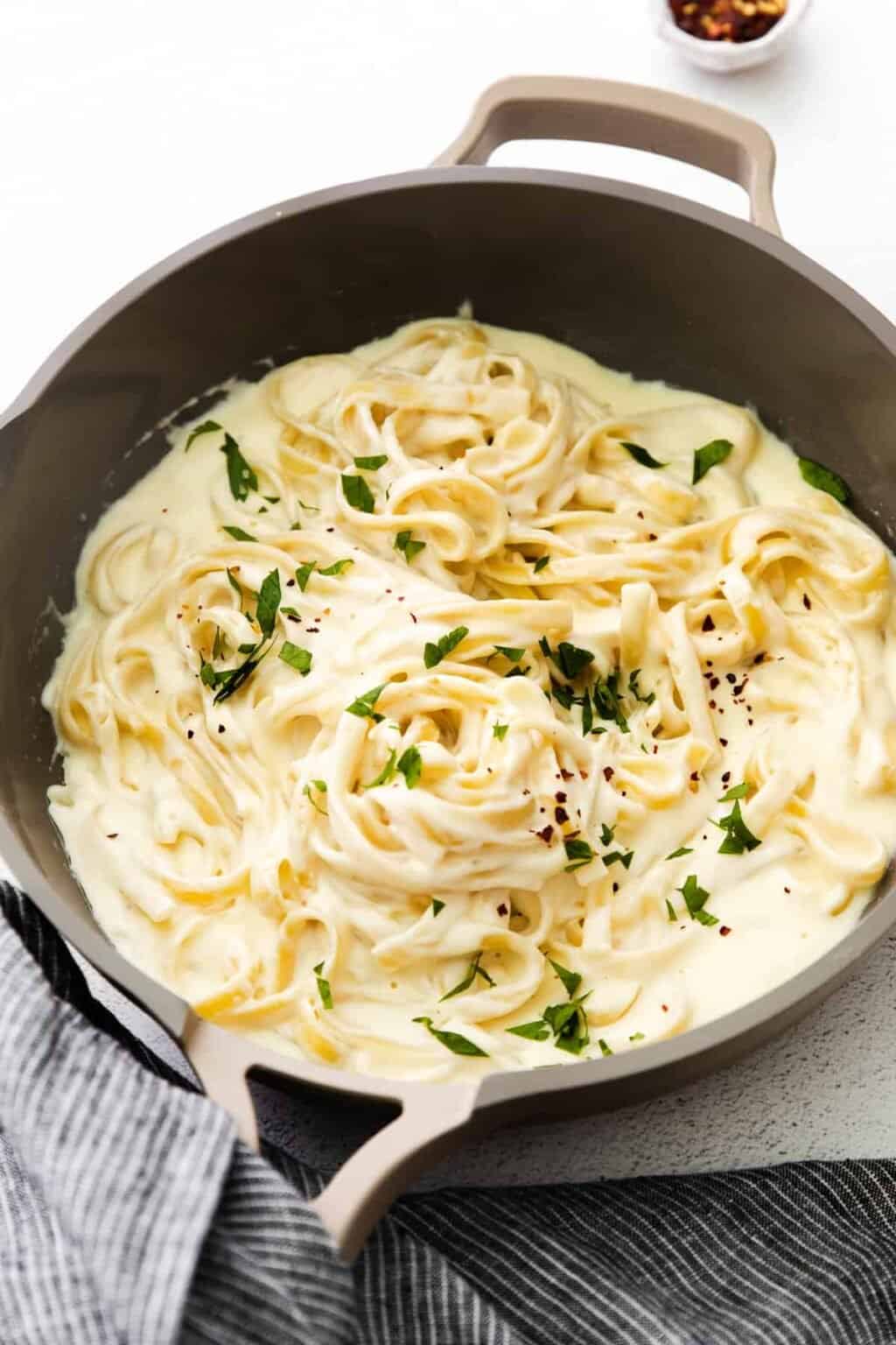 15-Minute Alfredo Sauce (with Cream Cheese)