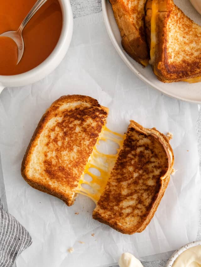 Grilled Cheese with Mayo - Cheese Knees 🧀