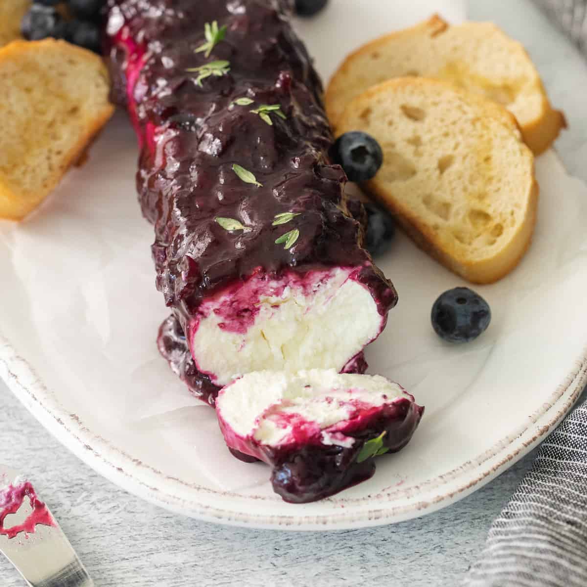 Blueberry Goat Cheese Appetizer - The Cheese Knees